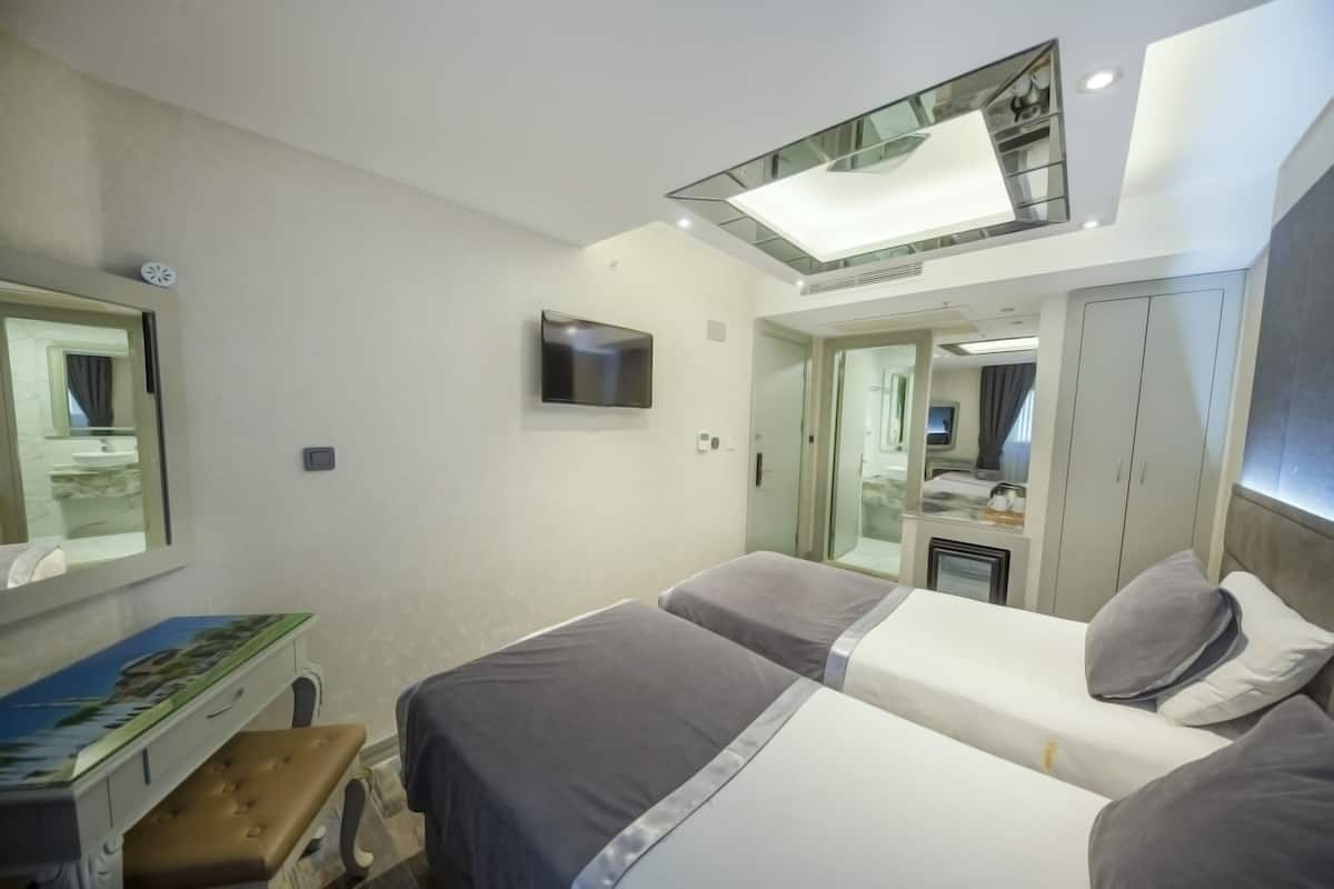 Roupas de cama premium, edredons de pluma, frigobar, cofres nos quartos