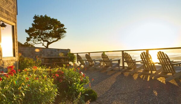 Land's End At Cannon Beach - Cannon Beach, OR