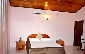 Quarto Duplo ou Twin Familiar, 2 camas de casal, acessível, não fumadores | Roupa de alta qualidade, camas desdobráveis, Wi-fi grátis 