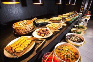 Café da manhã com buffet todos os dias mediante uma taxa