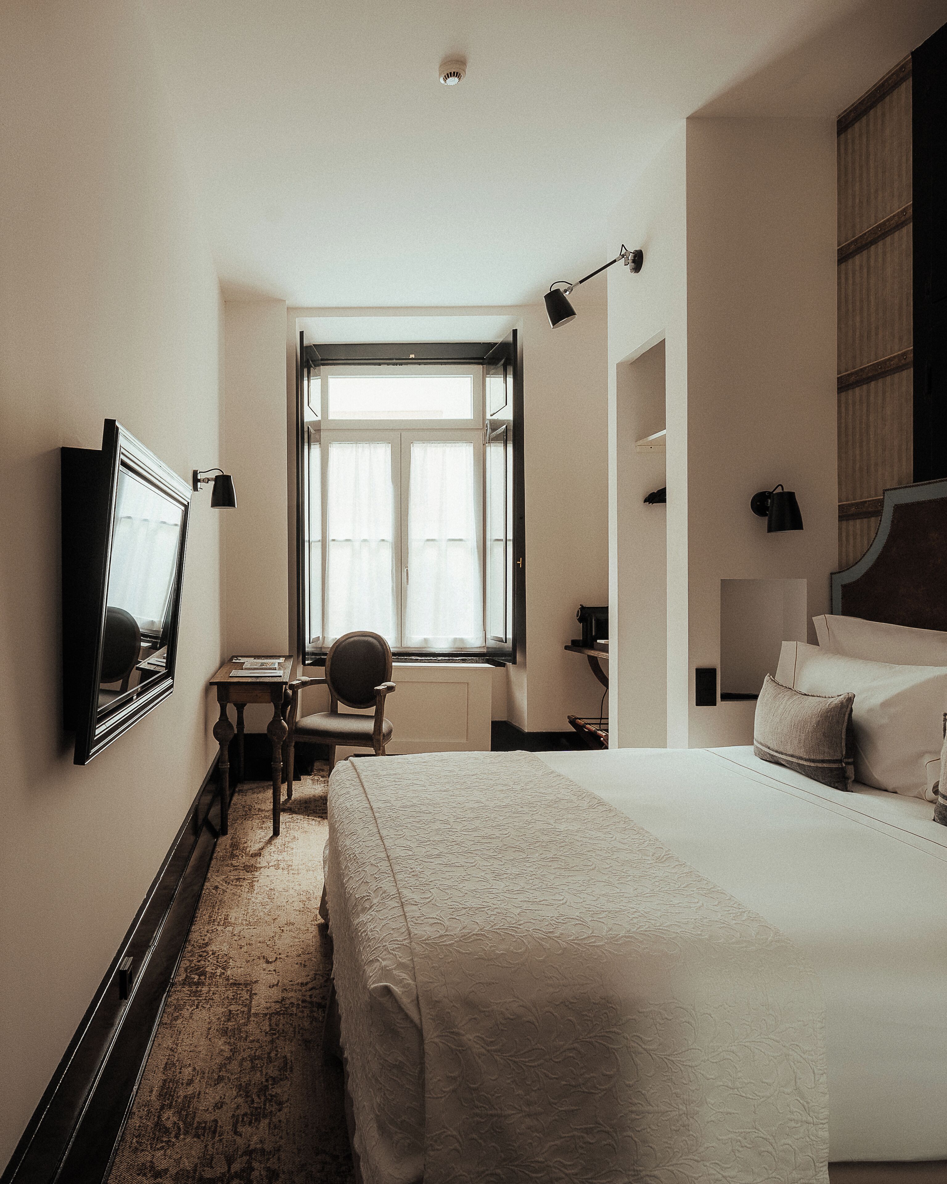 Vista Pátio Interior | Roupa de alta qualidade, cofre no quarto, com decoração personalizada 