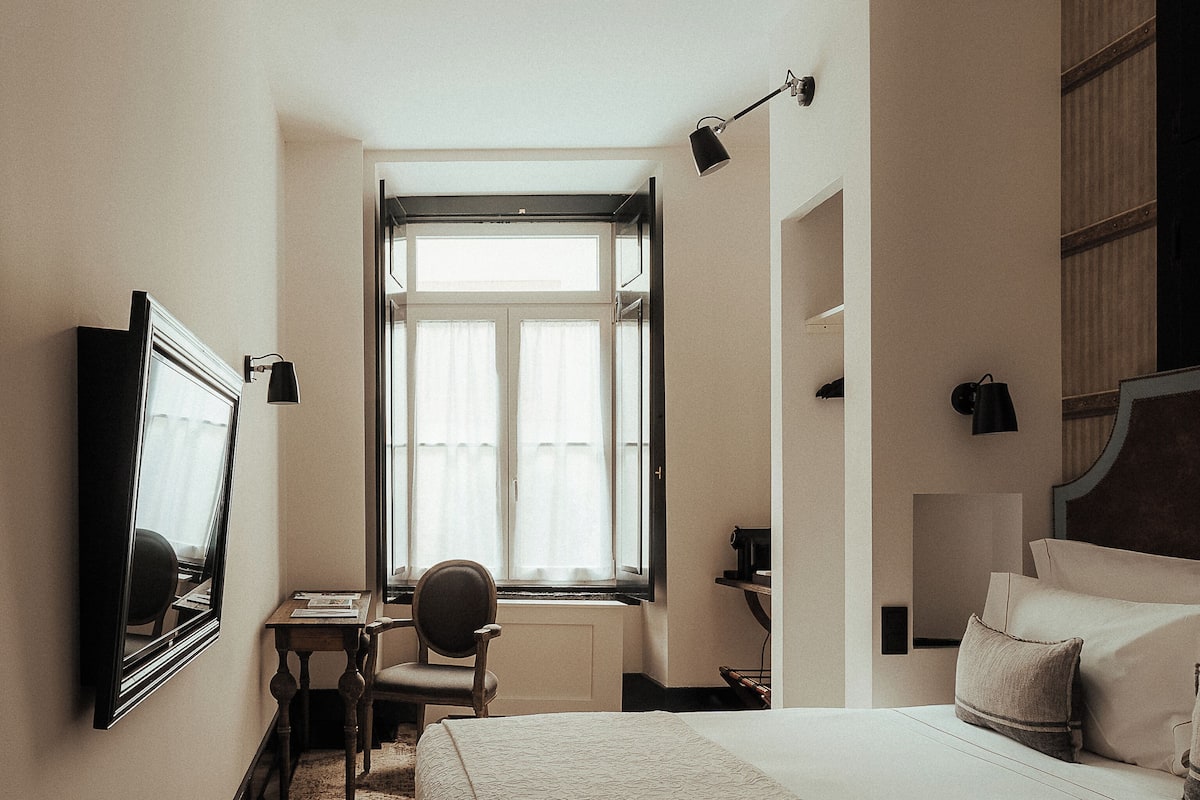 Vista Pátio Interior | Roupas de cama premium, cofres nos quartos, individualmente decorados