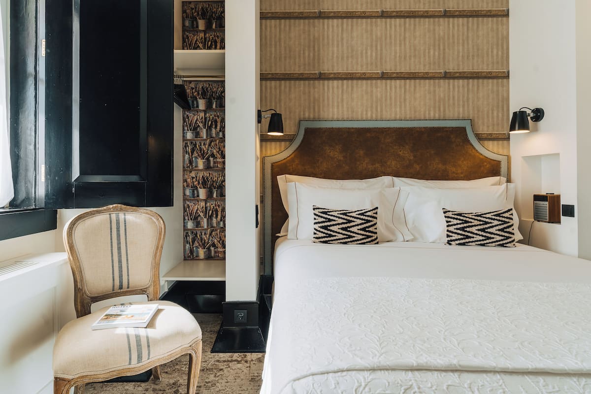 Mini Deluxe (Square View) | Roupas de cama premium, cofres nos quartos, individualmente decorados