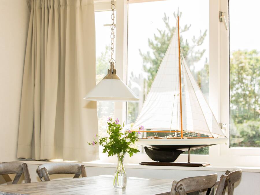 Suite Deluxe, 1 cama king-size | Sala | TV de ecrã plano