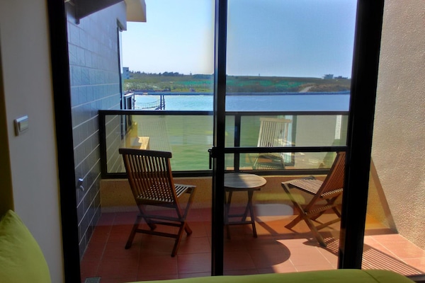 Secretária, camas desdobráveis, Wi-fi grátis, roupa de cama fornecida