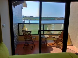 Secretária, camas desdobráveis, Wi-fi grátis, roupa de cama fornecida