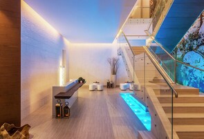 Salas para tratamentos a dois, sauna seca, banheira de hidromassagem