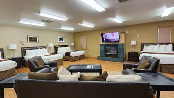 Executive Studio Suite, Multiple Beds-Ground Floor No Pets | 1 quarto, Wi-fi, roupa de cama fornecida