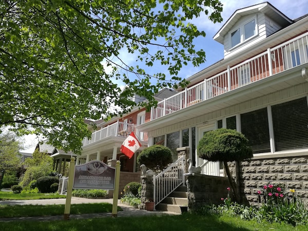 Ambassador B&b Guest Home - Ontario