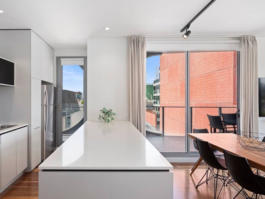 Apartamento luxo, 2 quartos, vista para a cidade | Cozinha privada | Geladeira grande, micro-ondas, cooktop, lava-louças