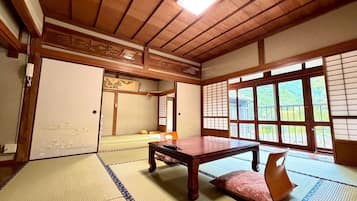 Quarto Familiar, não fumadores (Superior Japanese Style) | Cofre no quarto, secretária, Wi-fi grátis