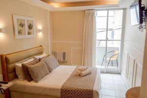 Quarto casal standard, 1 cama de casal | Frigobar, cofres nos quartos, Wi-Fi de cortesia, roupa de cama