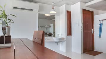 Quarto Duplo Nobre, vista para o mar | 1 quarto, minibar, cofre no quarto, secretária