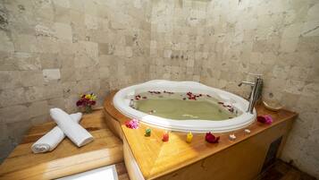 Banheira de hidromassagem interior