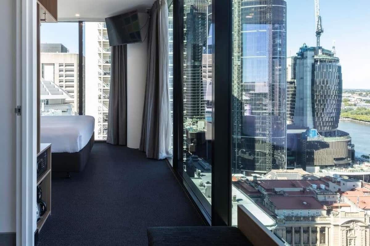 Quarto luxo, 1 cama King, vista para o rio, no canto | Cofres nos quartos, escrivaninha, quartos à prova de som
