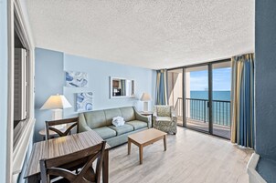 Apartamento em Condomínio Fechado, 1 quarto, varanda, junto ao mar (1902) | Sala de estar | Televisor, leitor de DVD 