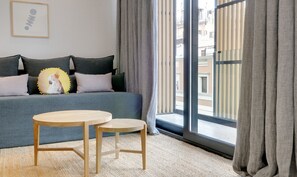 Loft (Metropolitan, Lycabettus Hill View) | Roupas de cama premium, cofres nos quartos, escrivaninha