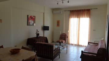Apartamento, 2 quartos | 1 quarto, frigobar, cofres nos quartos, ferros/tábuas de passar roupa