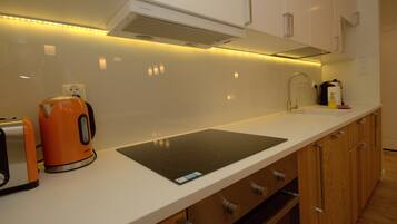 Apartamento, 1 quarto, kitchenette (Sail 4-u) | Cozinha privada | Um frigorífico, um micro-ondas, uma placa de cozinha