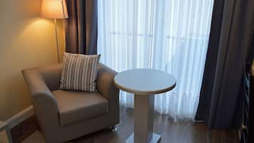 Quarto Duplo Comfort | Secretária, secretária adequada para computadores portáteis