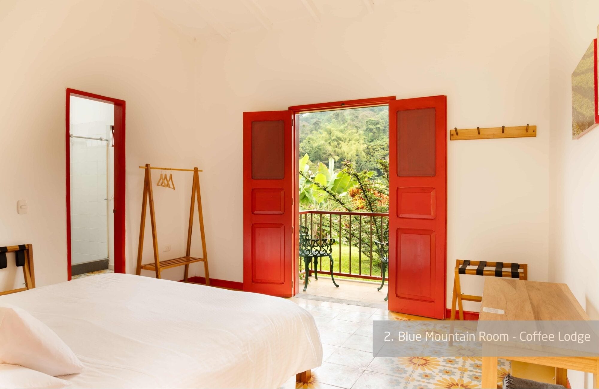 Quarto Twin Standard, casa de banho privativa, vista para o jardim | Cofre no quarto, com decoração personalizada 