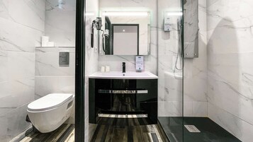 Apartamento, 1 cama de casal e sofá-cama (1 Double, 1 Sofa Bed) | Casa de banho | Artigos de higiene ecológicos, um secador de cabelo, toalhas fornecidas 