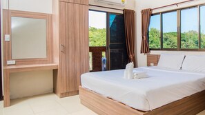 Superior Premier (4 storied building) | Secretária, cortinas/cortinados opacos, Wi-fi grátis