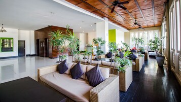 Área de estar no saguão