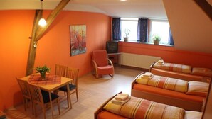 Quarto Duplo Básico para 1 Pessoa (Lünsfeld) | Quartos insonorizados, Wi-fi grátis, roupa de cama fornecida 
