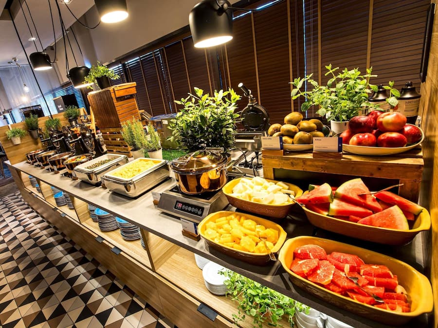 Pequeno-almoço continental diário mediante uma taxa