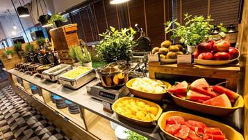 Café da manhã continental todos os dias (PLN 75 por pessoa)