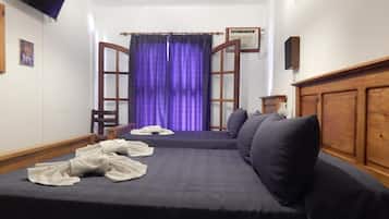 Quarto Triplo | Cofre no quarto, Wi-fi, roupa de cama fornecida