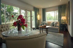 Suite Royal, 1 cama king-size | Sala | Televisor de ecrã plano de 41 polegadas com canais por cabo