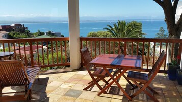 Quarto, vista para o mar, no edifício anexo | Terraço/pátio interior