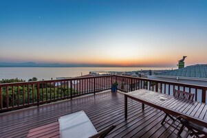 Suite Lua de Mel, vista para o mar, em frente ao mar | Roupa de alta qualidade, camas de colchão Tempur-Pedic, cofre no quarto 