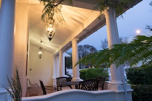 Apartamento Exclusivo, 2 quartos, terraço, vista para o jardim | Roupa de alta qualidade, cofre no quarto, com mobília individualizada