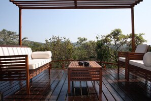 Vila, 4 quartos | Terraço/pátio