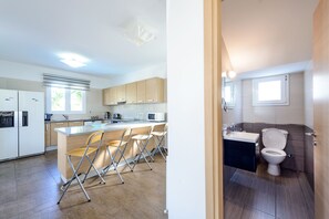 Cortinas blackout, quartos à prova de som, Wi-Fi de cortesia