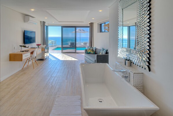 Suite, piscina privativa | Vista do quarto