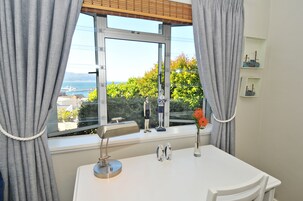 Roupa de alta qualidade, cofre no quarto, com decoração personalizada 