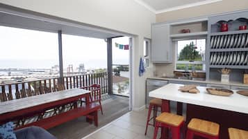 Casa exclusiva, 4 quartos, vista para o mar | 1 quarto, roupas de cama premium, cofres nos quartos