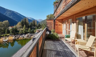 Suíte superior, vista para a montanha | Roupas de cama antialérgicas, cofres nos quartos, escrivaninha