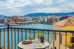 Quarto Duplo Superior, terraço ( 2nd floor) | Cofre no quarto, com decoração personalizada, ferro/tábua de engomar 