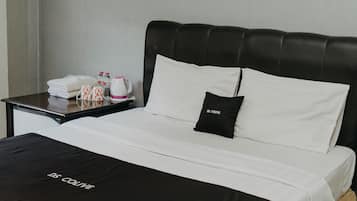 Suite, 1 cama queen-size | Secretária, Wi-fi grátis, roupa de cama fornecida