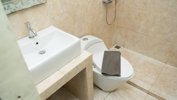 Suite, 1 cama queen-size | Secretária, Wi-fi grátis, roupa de cama fornecida