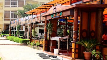 3 restaurantes, cozinha internacional