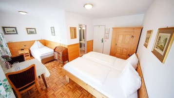 Quarto Triplo | Com decoração personalizada, com mobília individualizada