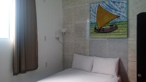 Cortinas/cortinados opacos, ferro/tábua de engomar, Wi-fi grátis