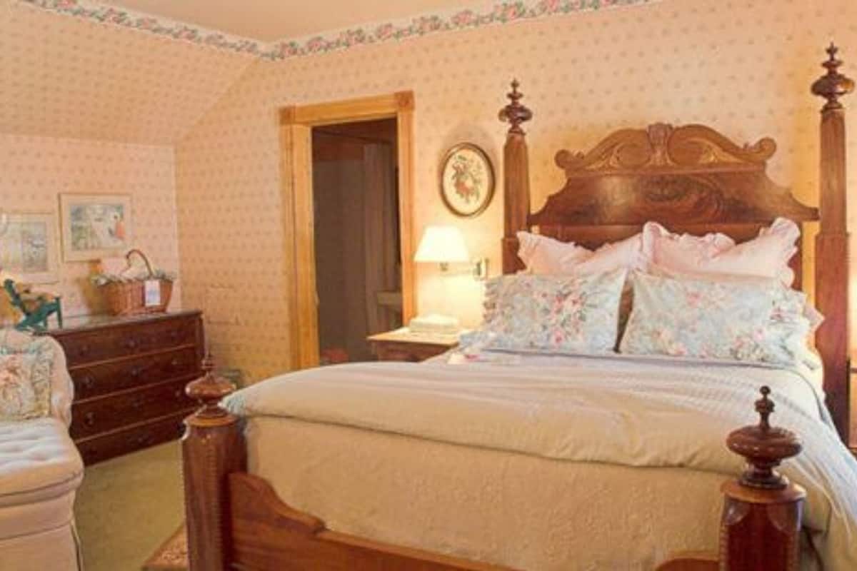Quartos à prova de som, ferros/tábuas de passar roupa, Wi-Fi de cortesia