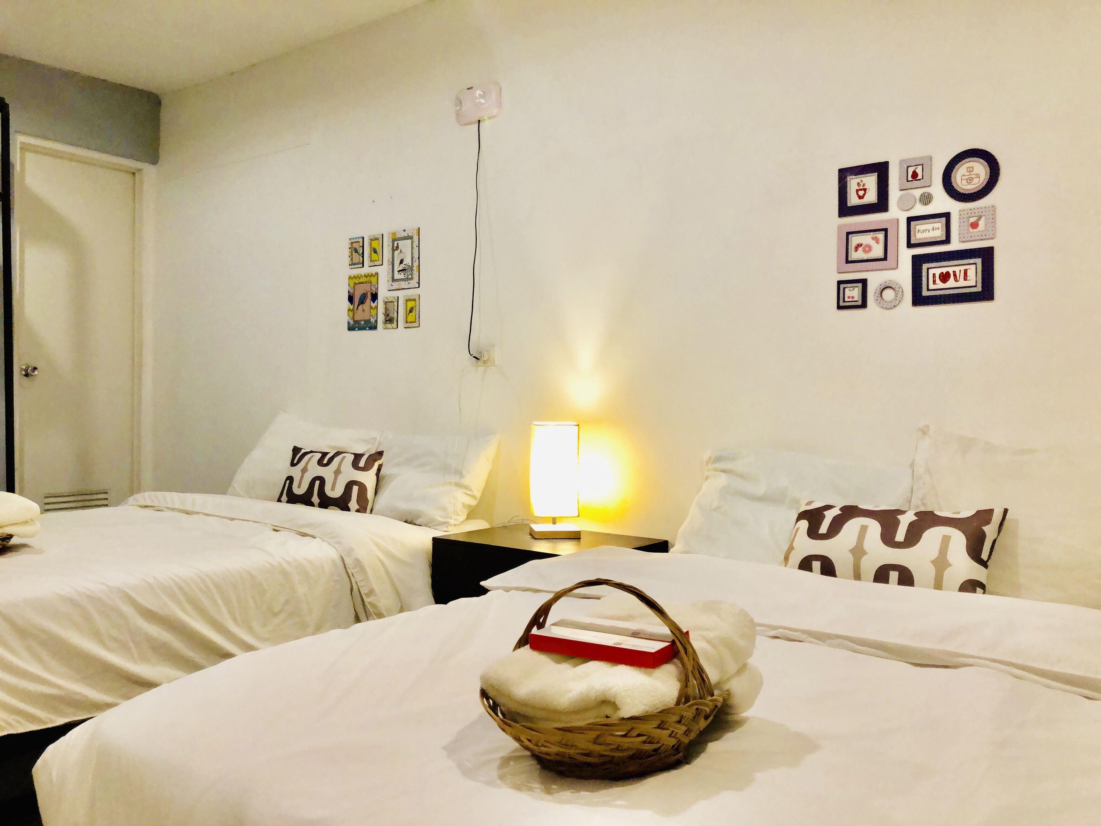 Quarto quádruplo premium | Escrivaninha, camas extras/dobráveis (sobretaxa), Wi-Fi de cortesia